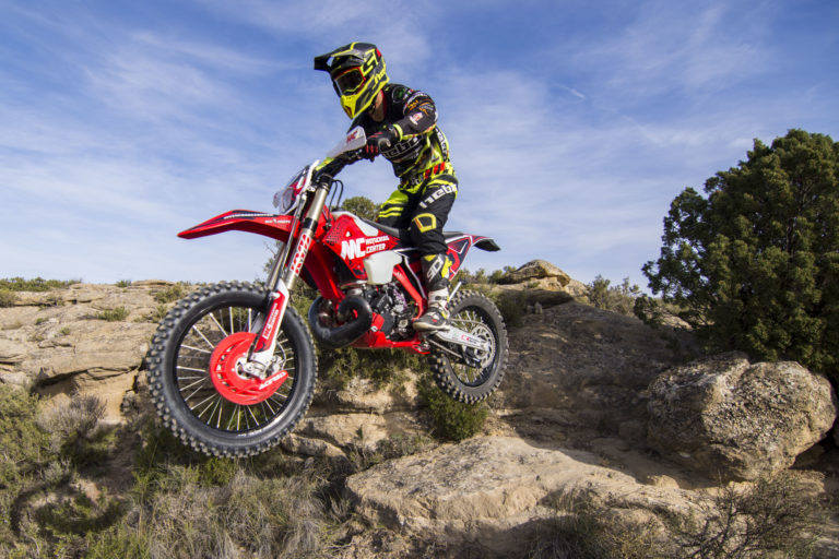 Offroad para novatos : ¿Diferencias entre Enduro o Motocross?